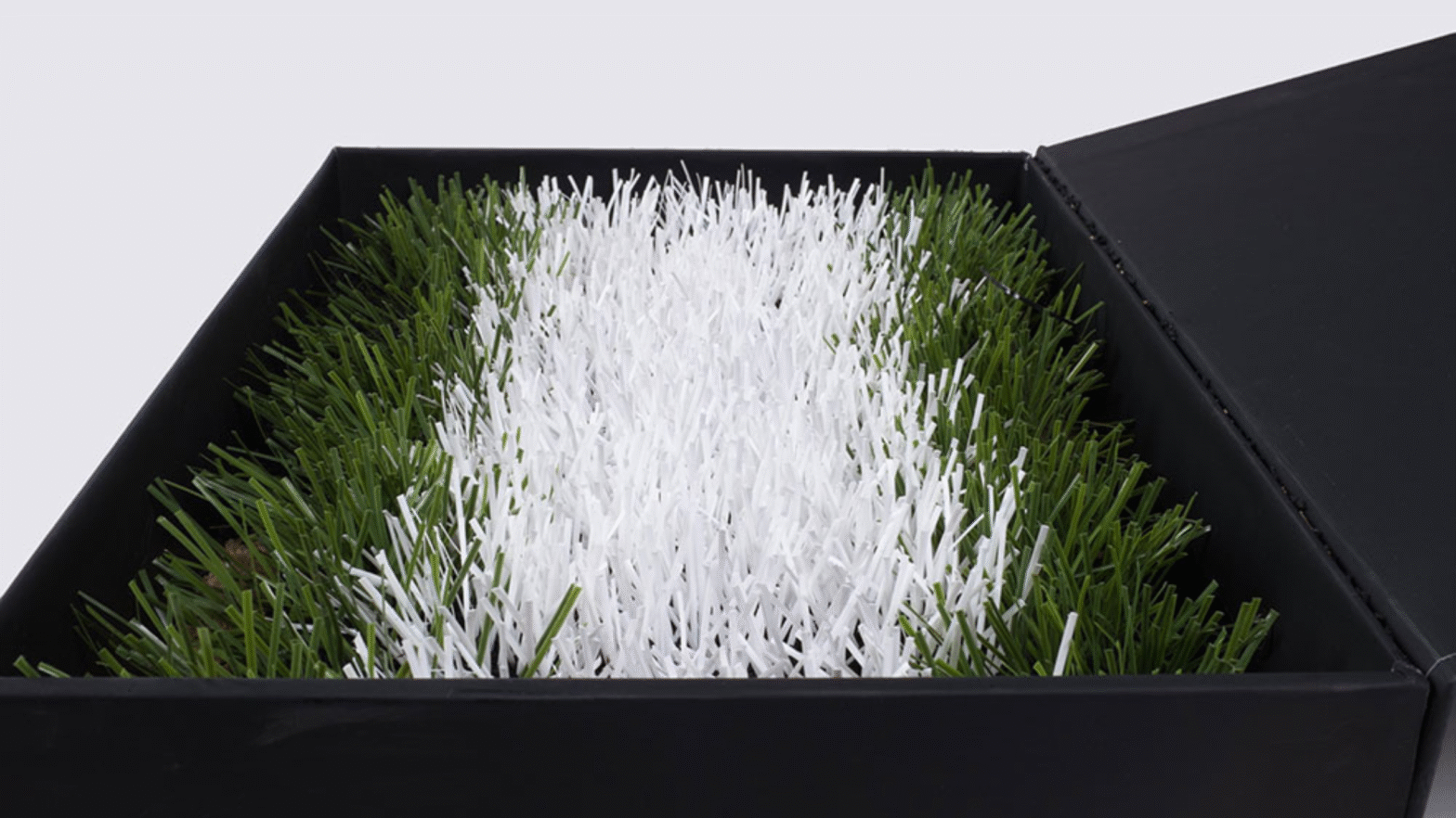 Artificial Turf Grass Edmonton | Backyard Golf Putting Green Installation